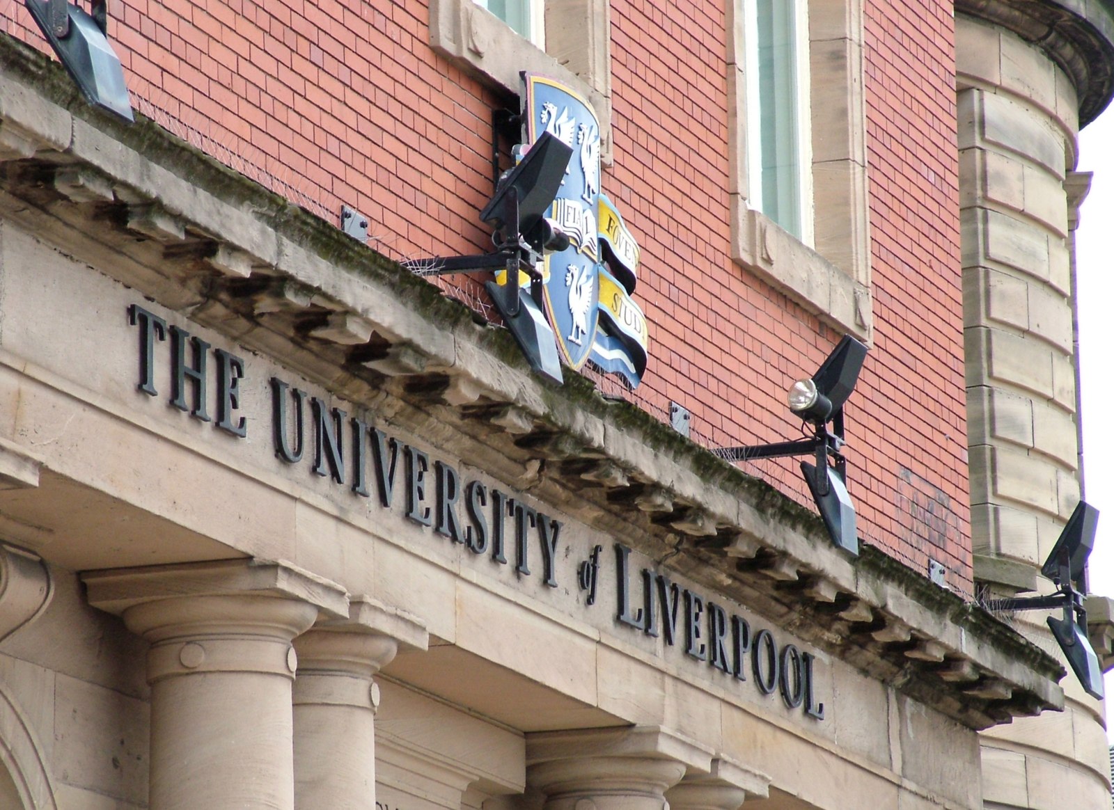 Staff and students demand University of Liverpool commit to net zero by ...
