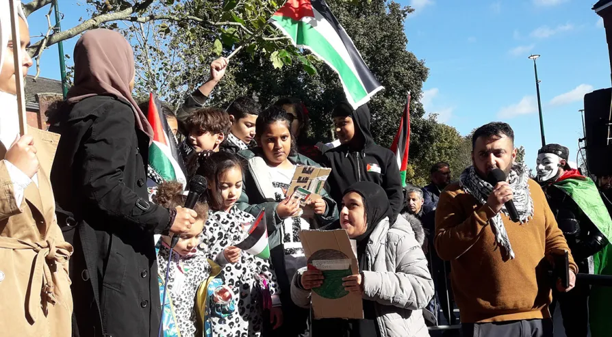 Thousands in Oldham march in support of Gaza | Morning Star