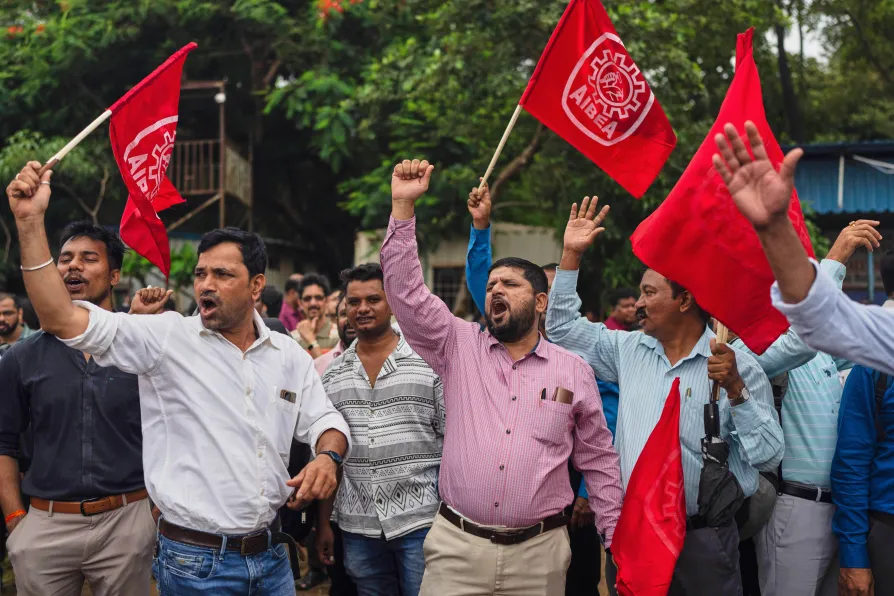 Largest strike in history brings India to a standstill | Morning Star