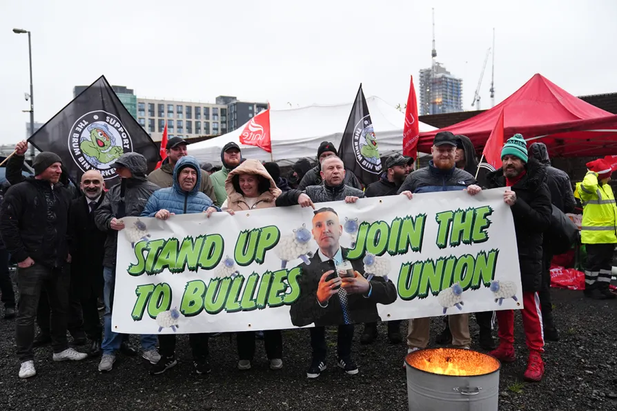 Labour MPs and politicians back calls to end Birmingham bin workers ...