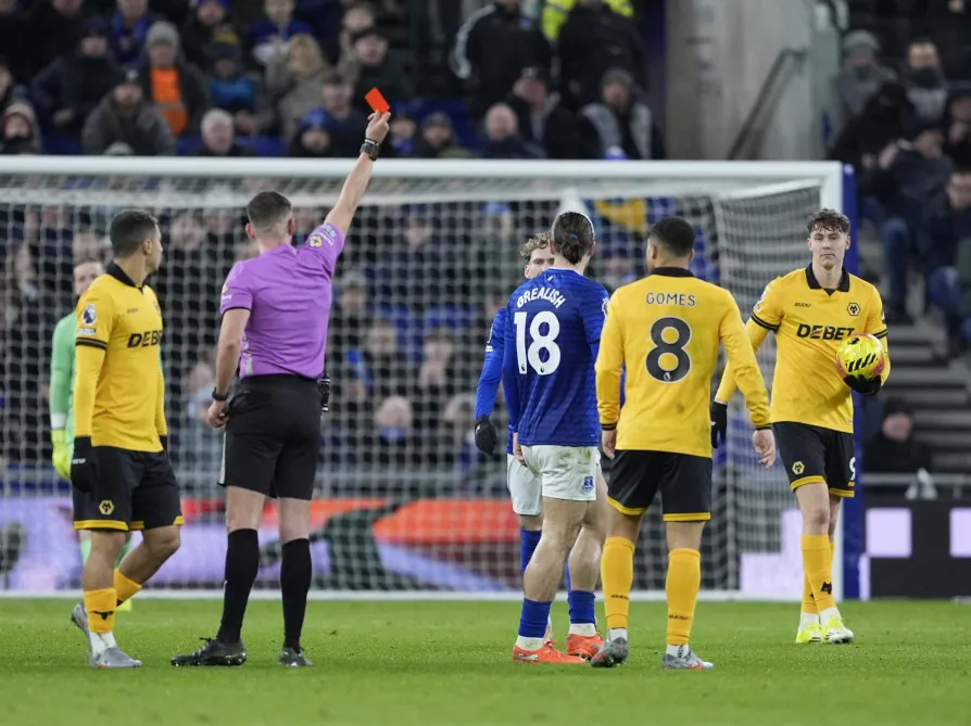 Everton hold on to draw with nine men | Morning Star
