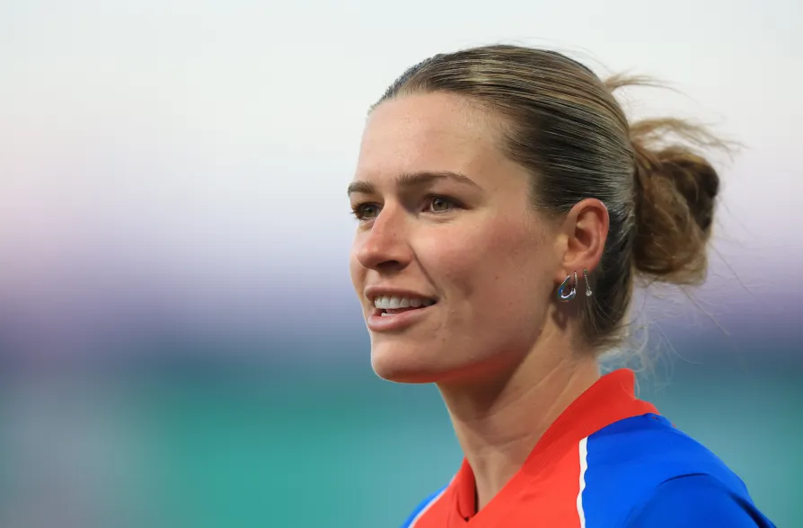 Bell inspired by home crowds as England chase T20 World Cup glory ...