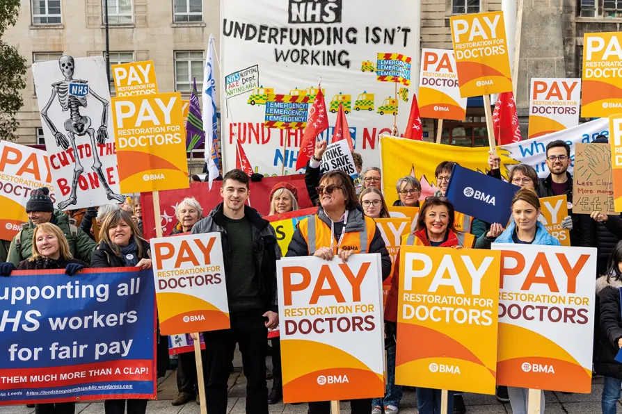 Thousands rally to demand action on NHS funding crisis | Morning Star