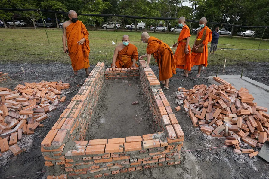 Buddhist temples make ready funeral ceremonies for Thai day care ...