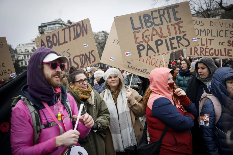Tens of thousands of French protesters demand Macron drops his new ...