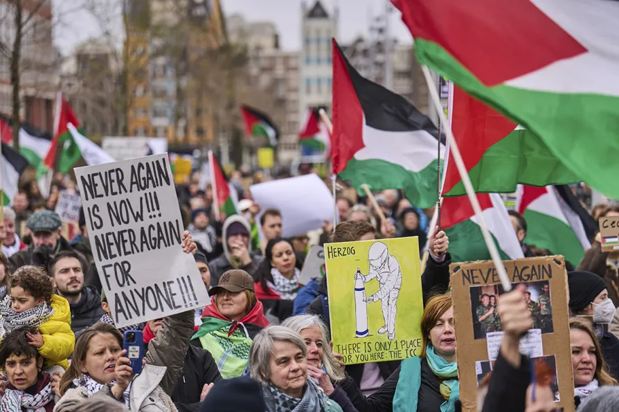 Pro-Palestine protesters in the Netherlands oppose Israeli president ...