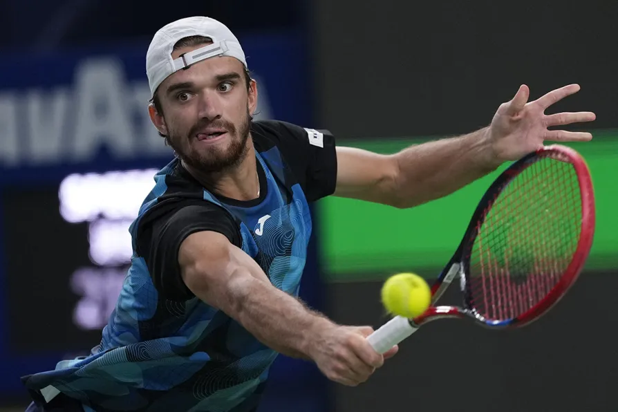 Alcaraz stunned by Machac in Shanghai quarter-final | Morning Star