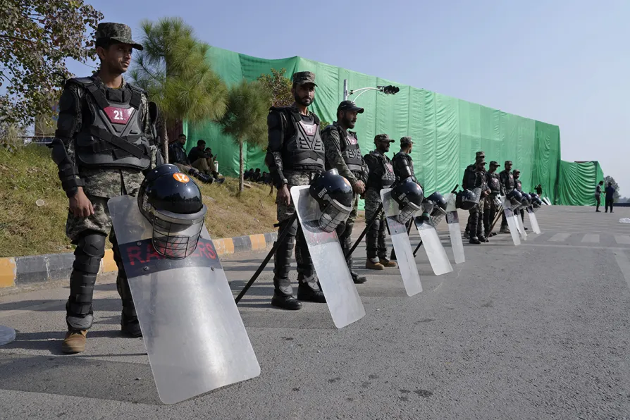 Pakistani authorities suspend mobile and internet services ahead of ...