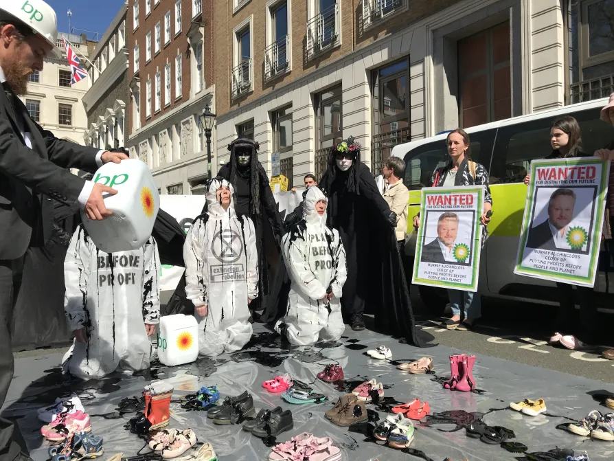 BP headquarters targeted by Extinction Rebellion over strategy U-turn ...