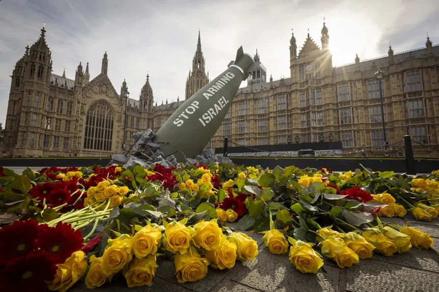 Replica bomb placed outside of Parliament as government refuses to ...