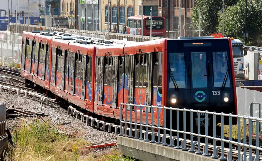 Outsourced DLR workers take action for better pay | Morning Star