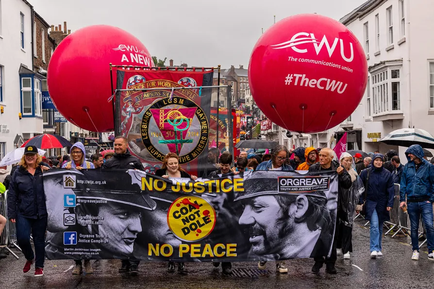 Tens of thousands demand end to child poverty and Israel's massacre at ...