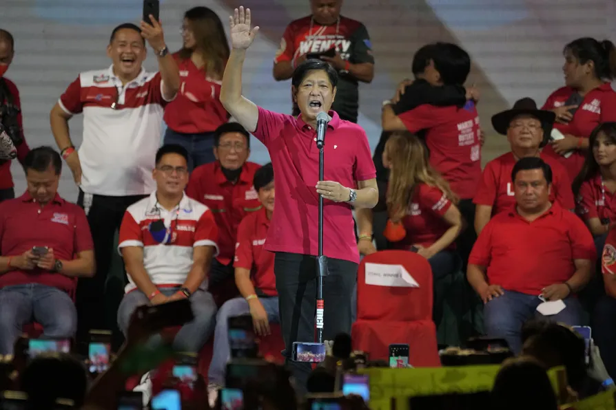 Son of ousted far-right dictator expected to win Philippines ...