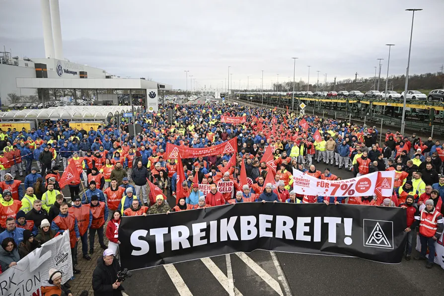 German car workers launch rolling strikes against Volkswagen job cuts ...